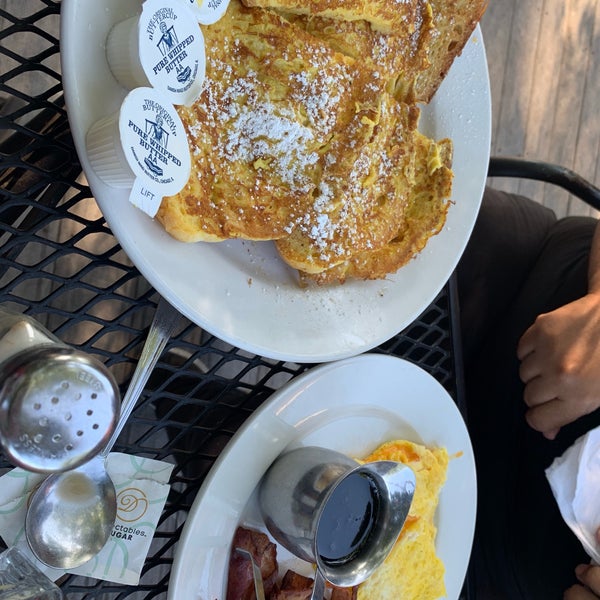 Tate's Place - American Restaurant