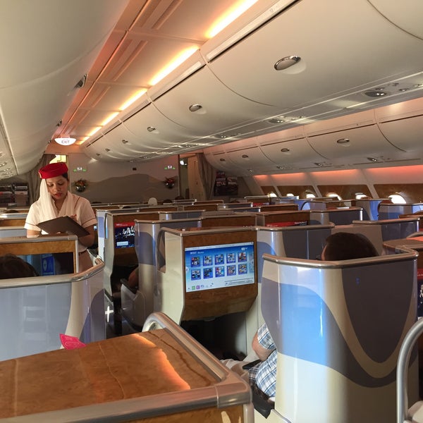 Emirates Flight 147 - Plane in مطار دبي الدولي