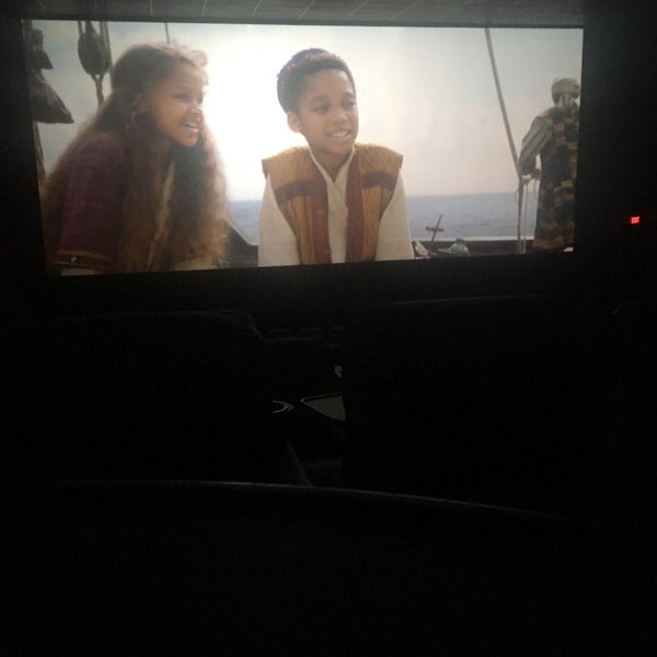 Studio Movie Grill Spring Valley - Dallas, TX
