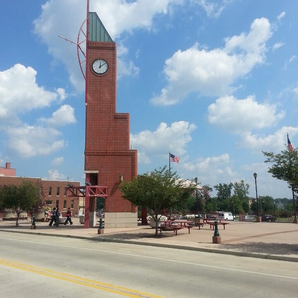 Elkhart Civic Plaza - Plaza in Elkhart