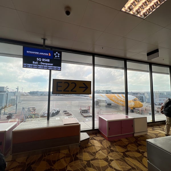 Gate E22 - Airport Gate in Changi