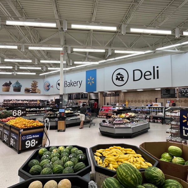 Walmart Supercenter - Hipermercado en Weston