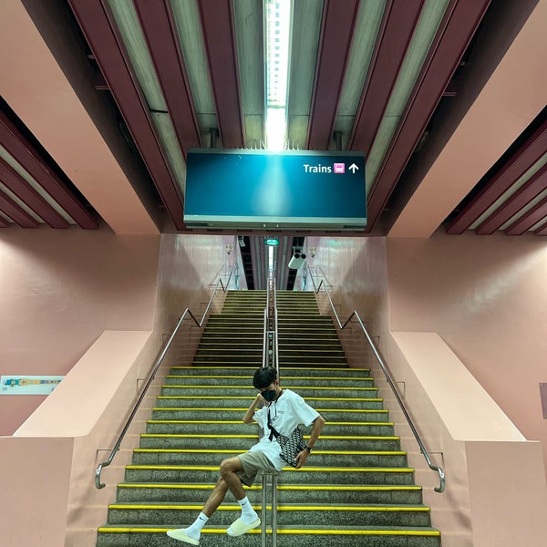 Redhill MRT Station (EW18) - Rail Station in Singapore