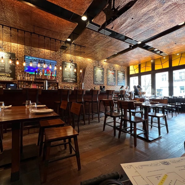 Mompou Tapas Bar & Lounge - Tapas Restaurant in North Ironbound