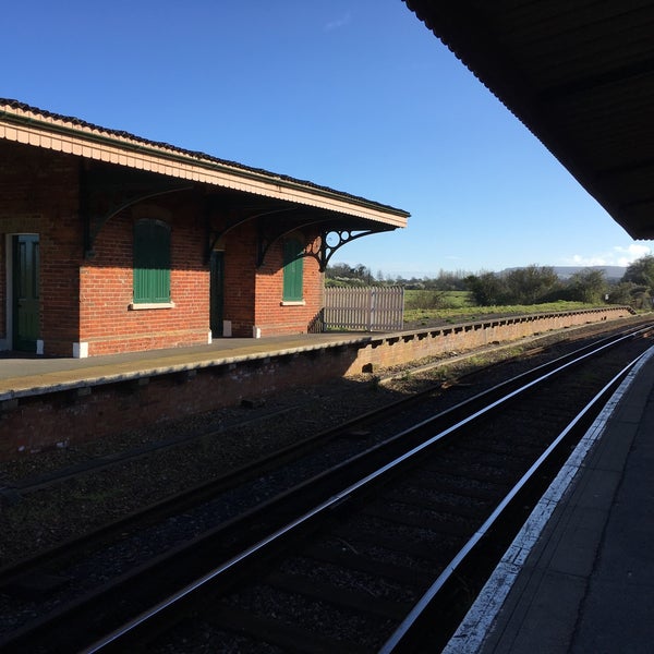 Brading Railway Station (BDN) - Station Road