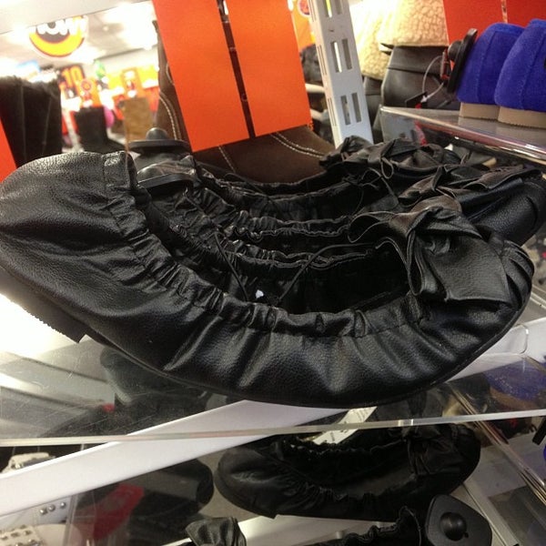 Wynsors World of Shoes - Shoe Store