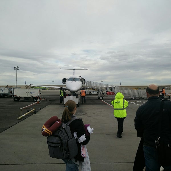 Gate B79 - Airport Gate in Denver