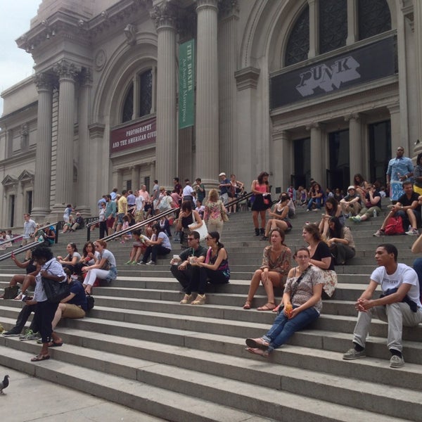 Photos at Metropolitan Museum Steps - Central Park - New York, NY