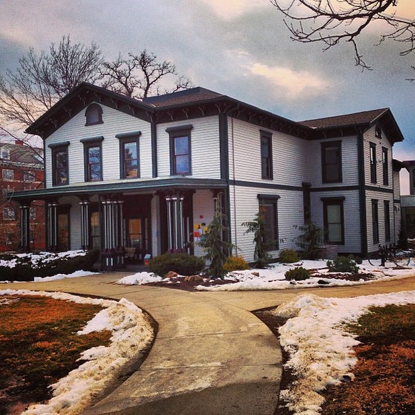 Dey House - 507 N Clinton St