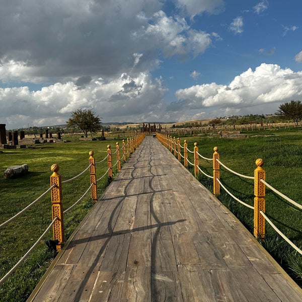 Ahlat Tarihi Selçuklu Mezarlığı - Historic and Protected Site in Ahlat