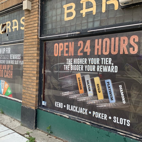 Alturas Bar - Bar in Reno