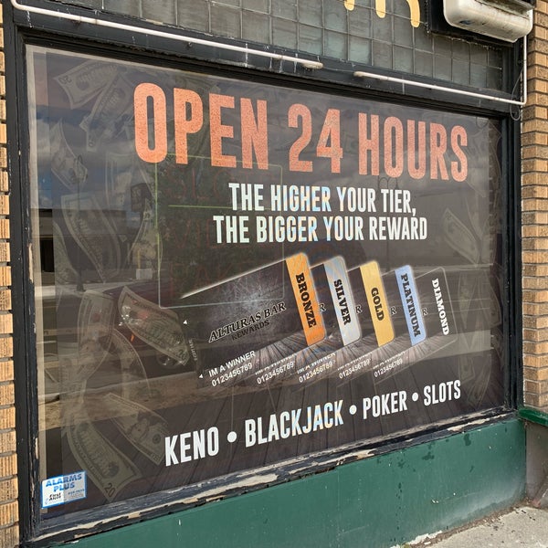 Alturas Bar - Bar in Reno