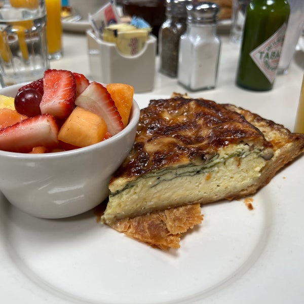 Half Day Cafe - Breakfast Spot