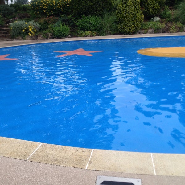 Stoke Park Paddling Pool - Guildford, Surrey