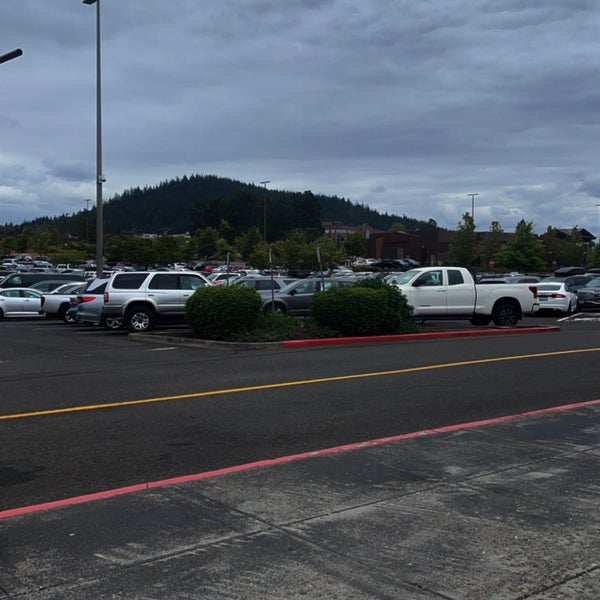 TriMet Clackamas Town Center Transit Center - Tram Station in Clackamas