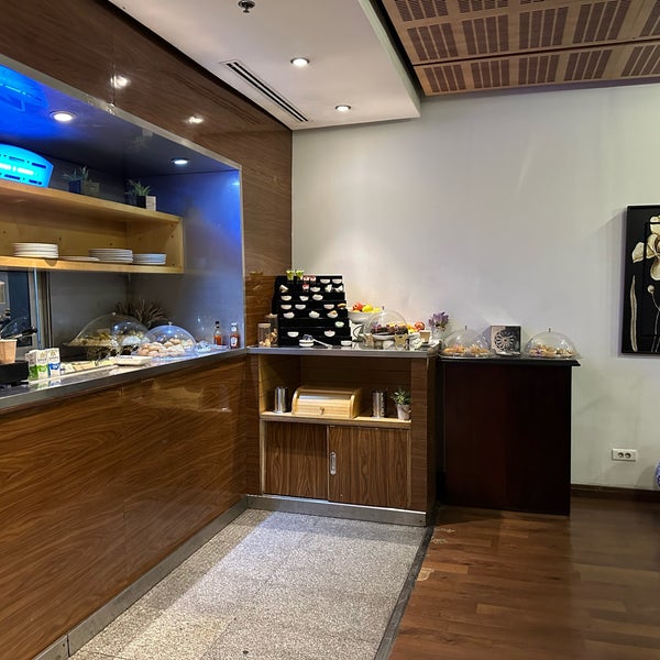 EgyptAir / Star Alliance Gold Lounge (Gienah) - Airport Lounge in Cairo