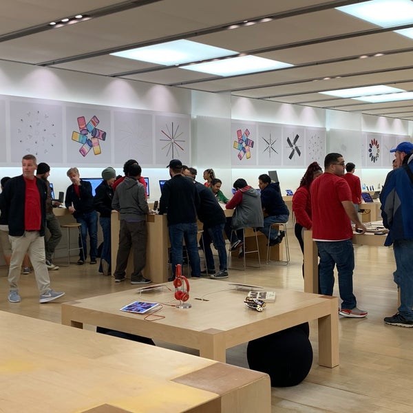 Apple Southpoint - 8030 Renaissance Parkway