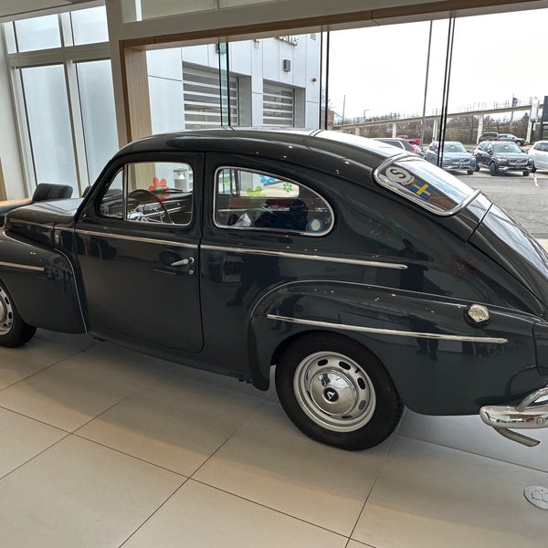 Borton Volvo - 905 Hampshire Ave S