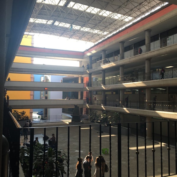 Prepa TEC CCM - College Academic Building in México