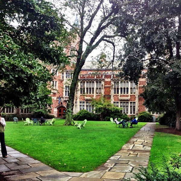 Hall of Graduate Studies - College Academic Building in Downtown New Haven