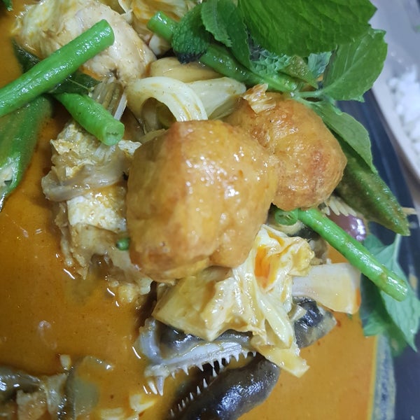 Julin Xuan - Famous Padang Curry Fish Head - 10 tips from 298 visitors