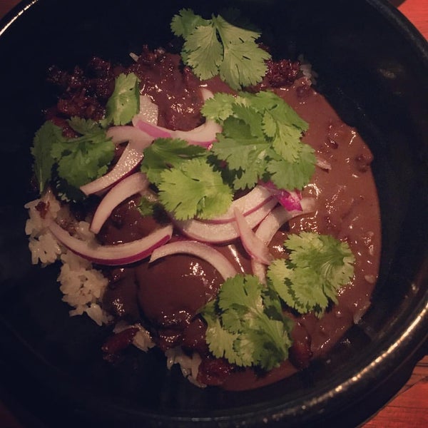 QUI Restaurant (Now Closed) - 1600 E 6th St