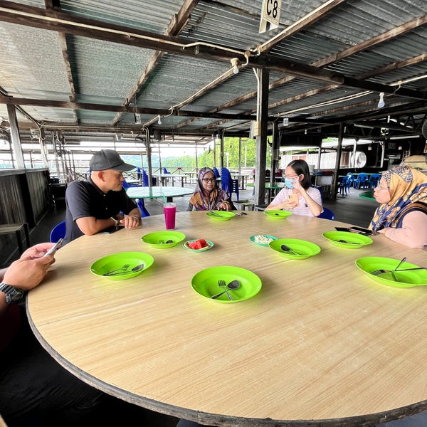 Salut Seafood Restaurant - 36 tips from 1658 visitors