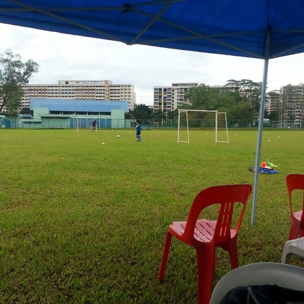 Football Field At Blk 367 Yishun Ring Road - Field in Yishun