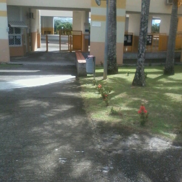 Lycée Acajou 2 - High School in Lamentin