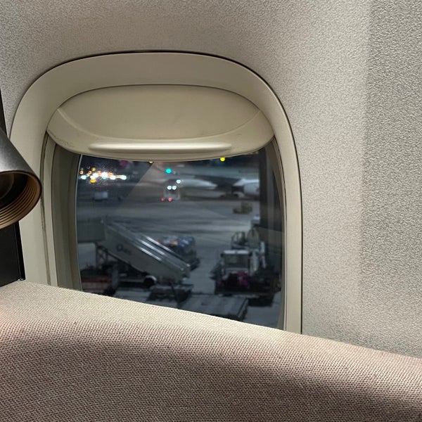 QR898 DOH-BNE-AKL Qatar Airways Doha-Brisbane-Auckland - Plane