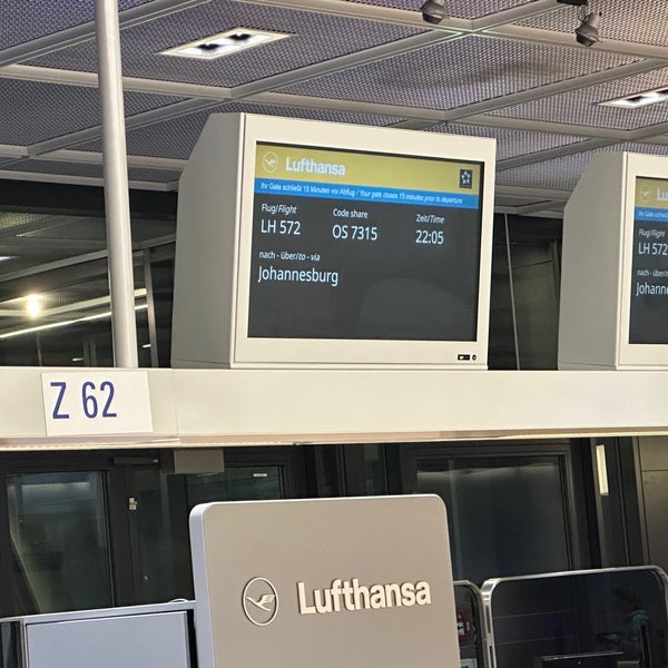 Lufthansa Flight LH 572 - Flughafen - 3 tips from 141 visitors