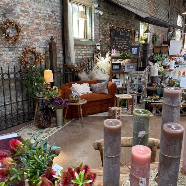 Blumen Gardens - 403 Edward St