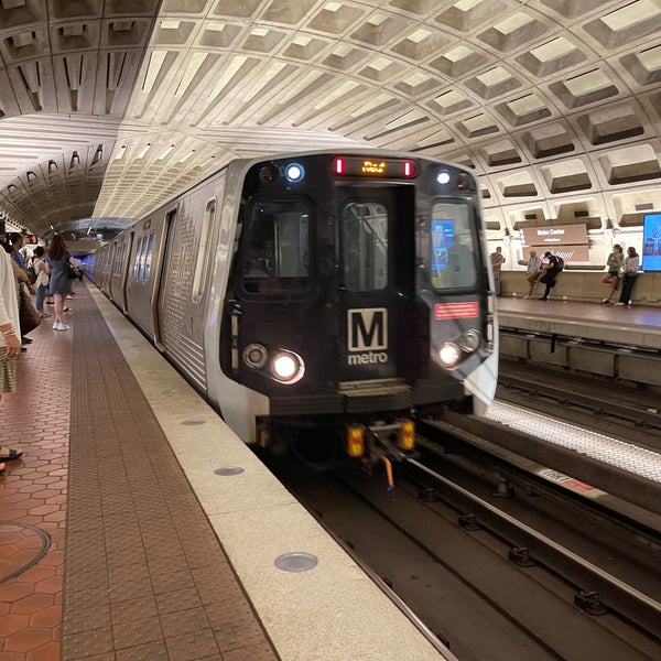 WMATA Red Line Metro - Train in Washington