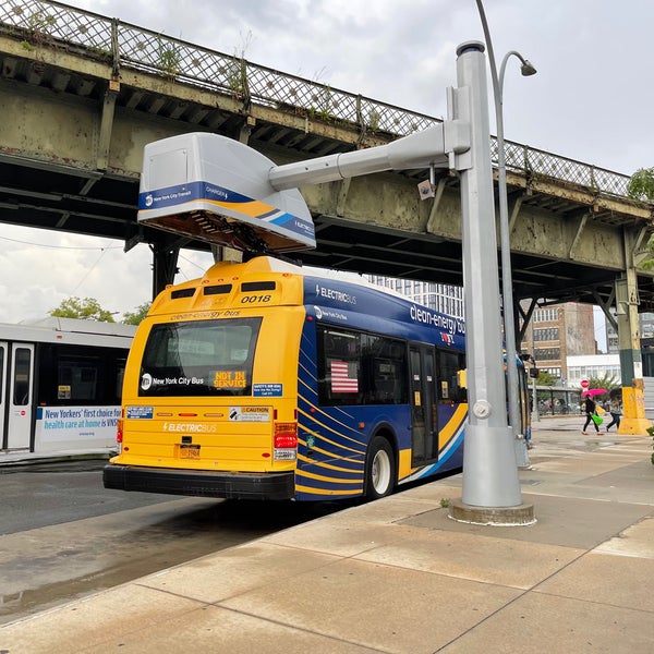 Williamsburg Bridge Bus Terminal - Williamsburg - 251 Broadway