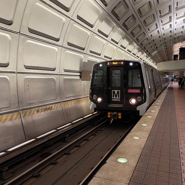 WMATA Red Line Metro - Train in Washington