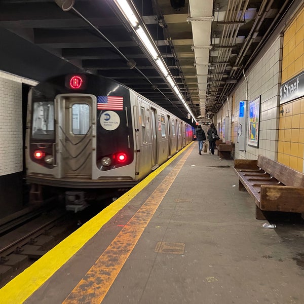 Photos at MTA Subway - 4th Ave/9th St (F/G/R) - Metro Station in Gowanus
