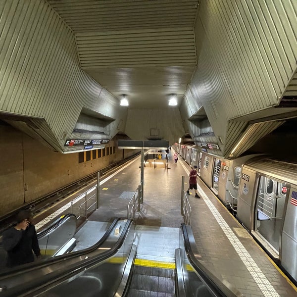 MTA Subway - Jamaica Center/Parsons/Archer (E/J/Z) - Metro Station in Jamaica