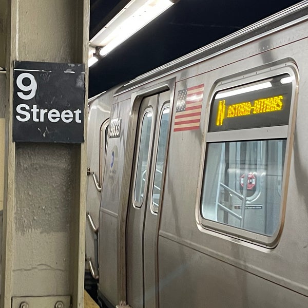Photos at MTA Subway - 4th Ave/9th St (F/G/R) - Metro Station in Gowanus