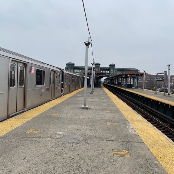 Photos at MTA Subway - Junction Blvd (7) - South Corona - 16 tips