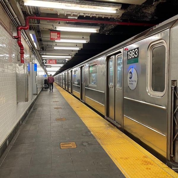 Photos at MTA Subway - 103rd St (6) - East Harlem - 5 tips