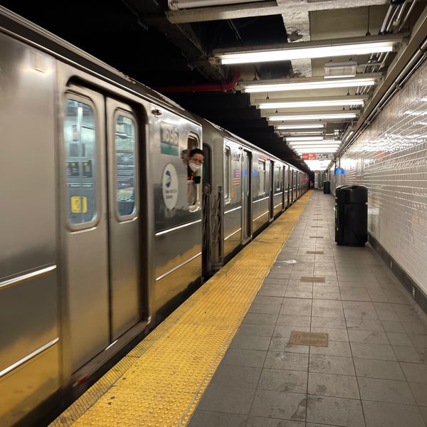 Photos at MTA Subway - 103rd St (6) - East Harlem - 5 tips