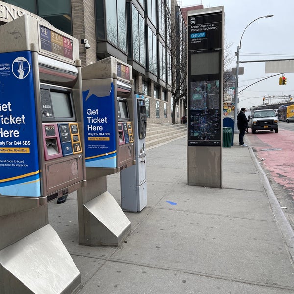 Q44 Select Bus Stop - Bus Station in Jamaica