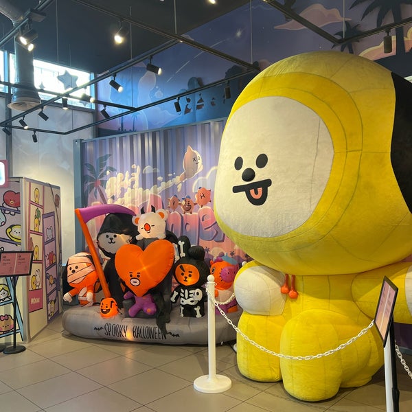 Bt21 Bts Pop Up Store - Clothing Store in Central Hollywood