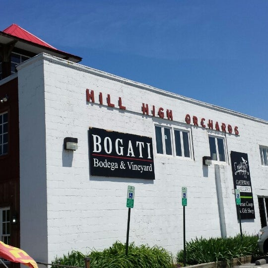 Bogati Bodega & Vineyards - Round Hill, VA