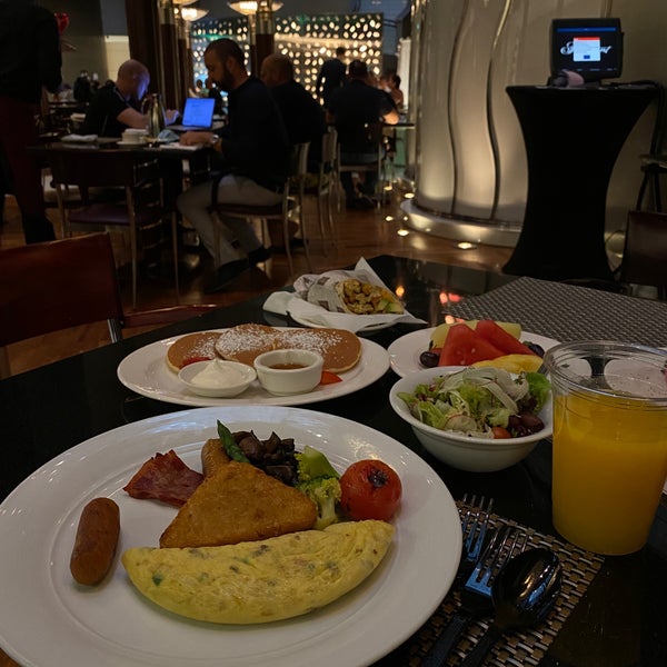 Cascades - Breakfast Spot in Dubai