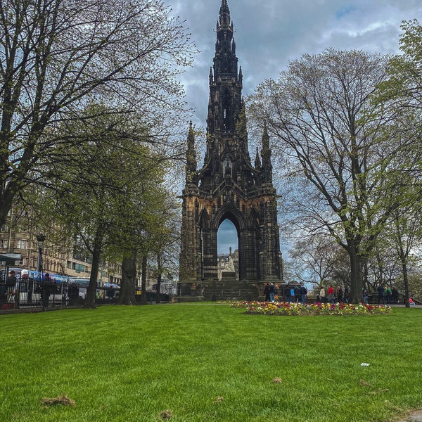 Old Town - The Mound - Edinburgh, Edinburgh