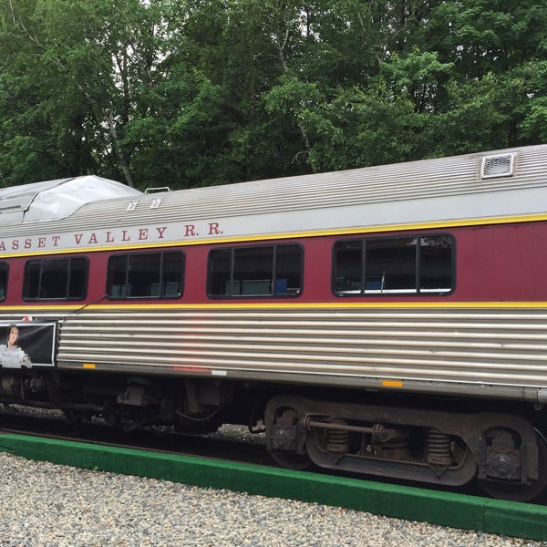 Winnipesaukee Scenic Railroad - Meredith Station - Train
