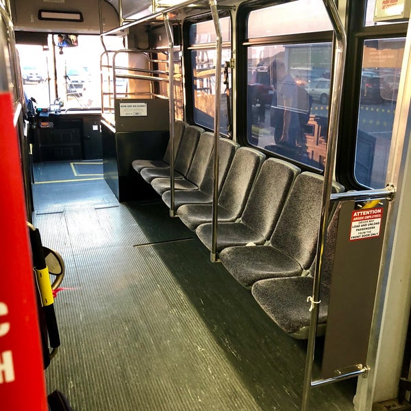 Pikes Peak Shuttle - Denver International Airport - Denver, CO