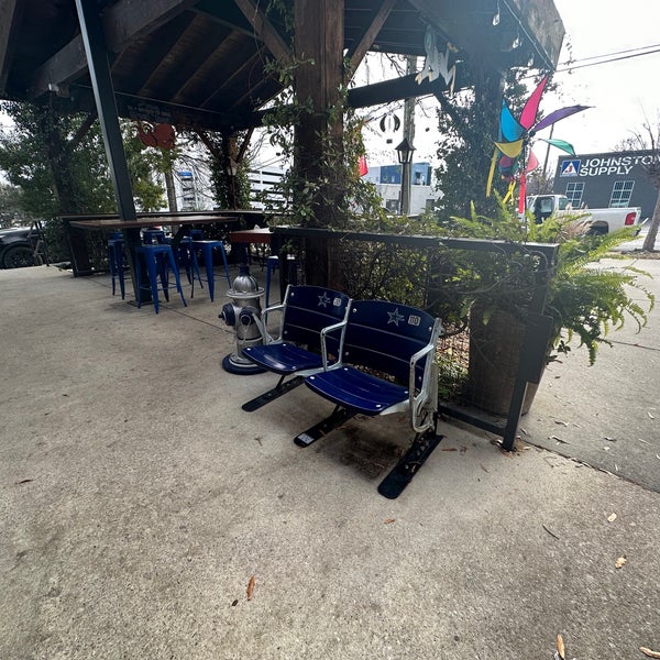 Six Feet Under Pub & Fish House - Seafood Restaurant in West Midtown