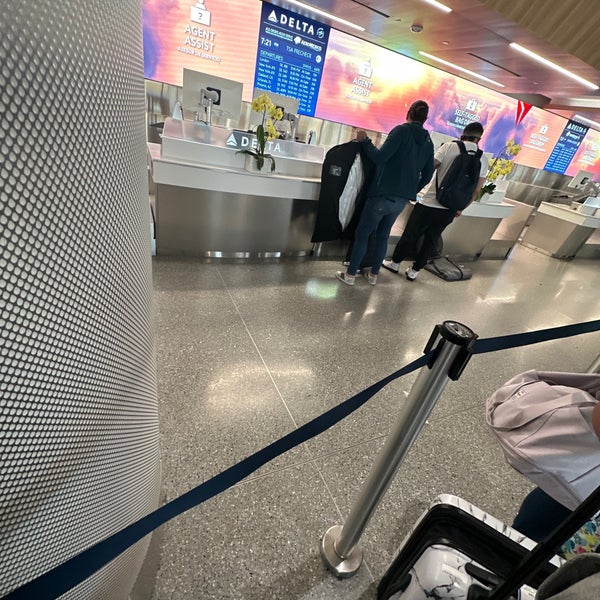 Delta Air Lines Check-in - West Los Angeles - 9 tips from 2060 visitors